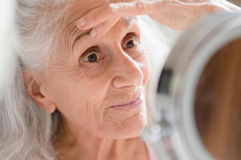 The facial feature experts say is an early warning sign of dementia