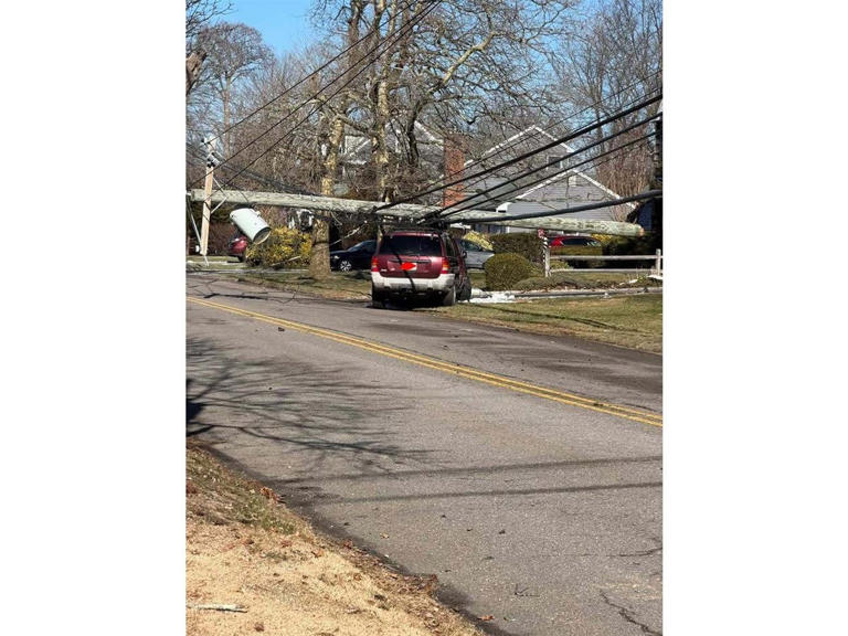 Car crashes into pole on Little East Neck Road in Babylon: Police