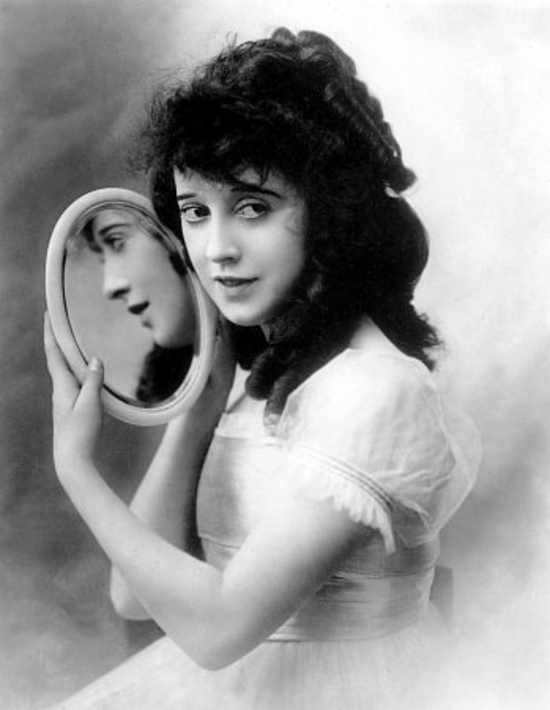 20 famous female silent film stars from the 1910s