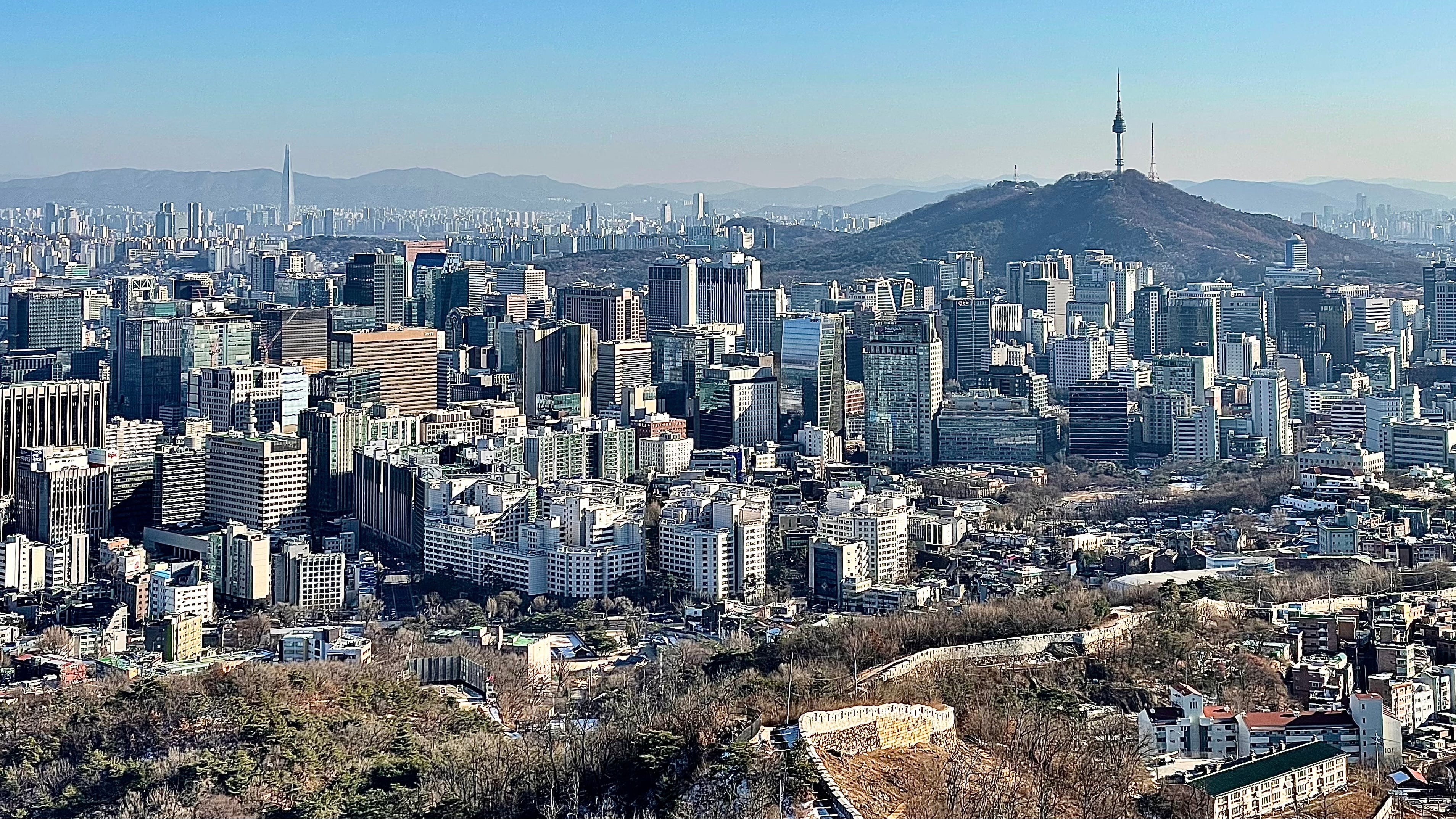 Inwangsan, Namsan top Seoul's cost-effective mountain views