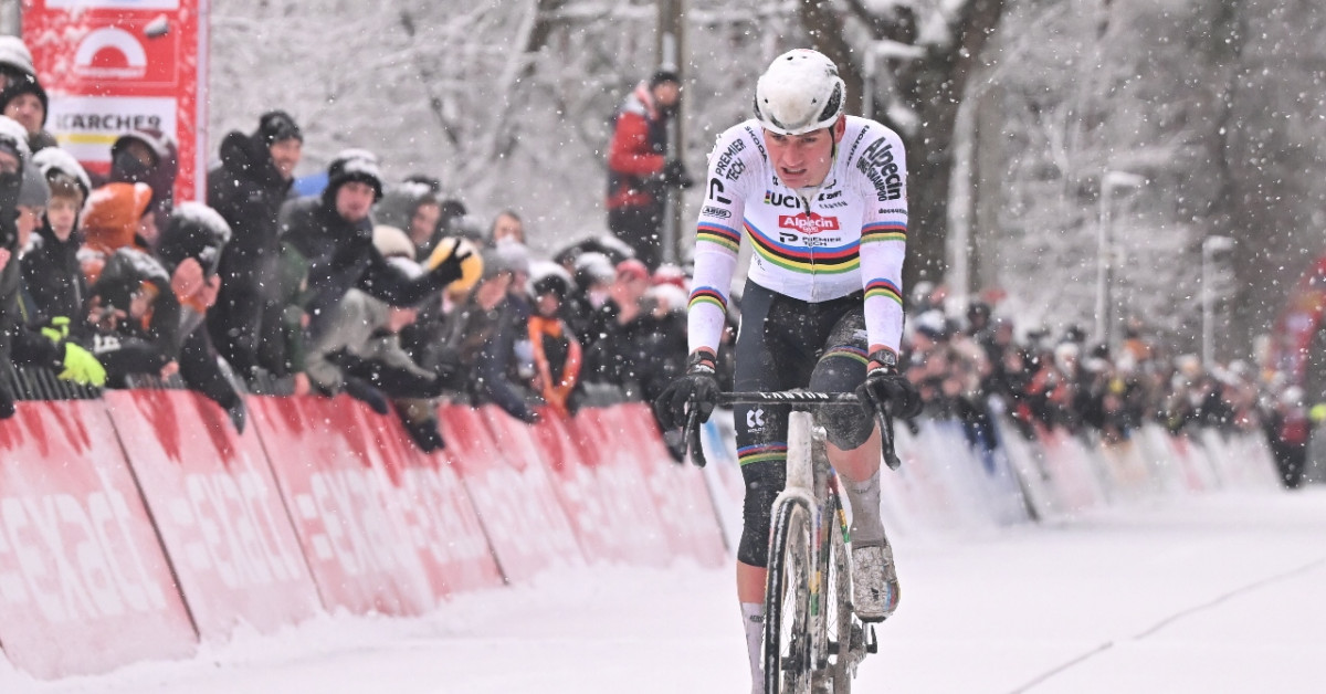 Cyclo-cross – Mol (H) : Van der Poel l’emporte encore, Van Aert chute