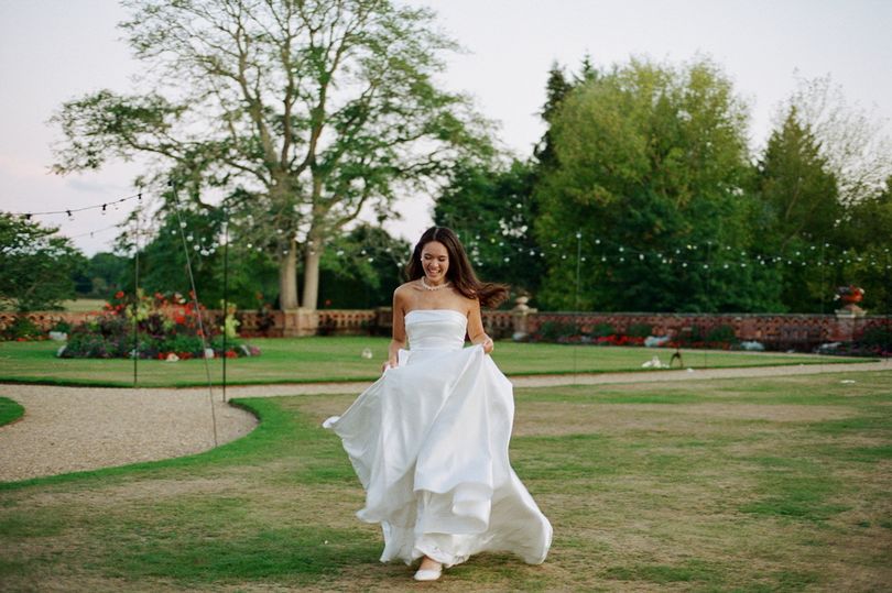 Fashion-loving bride bags dream wedding dress for just £60 on Vinted