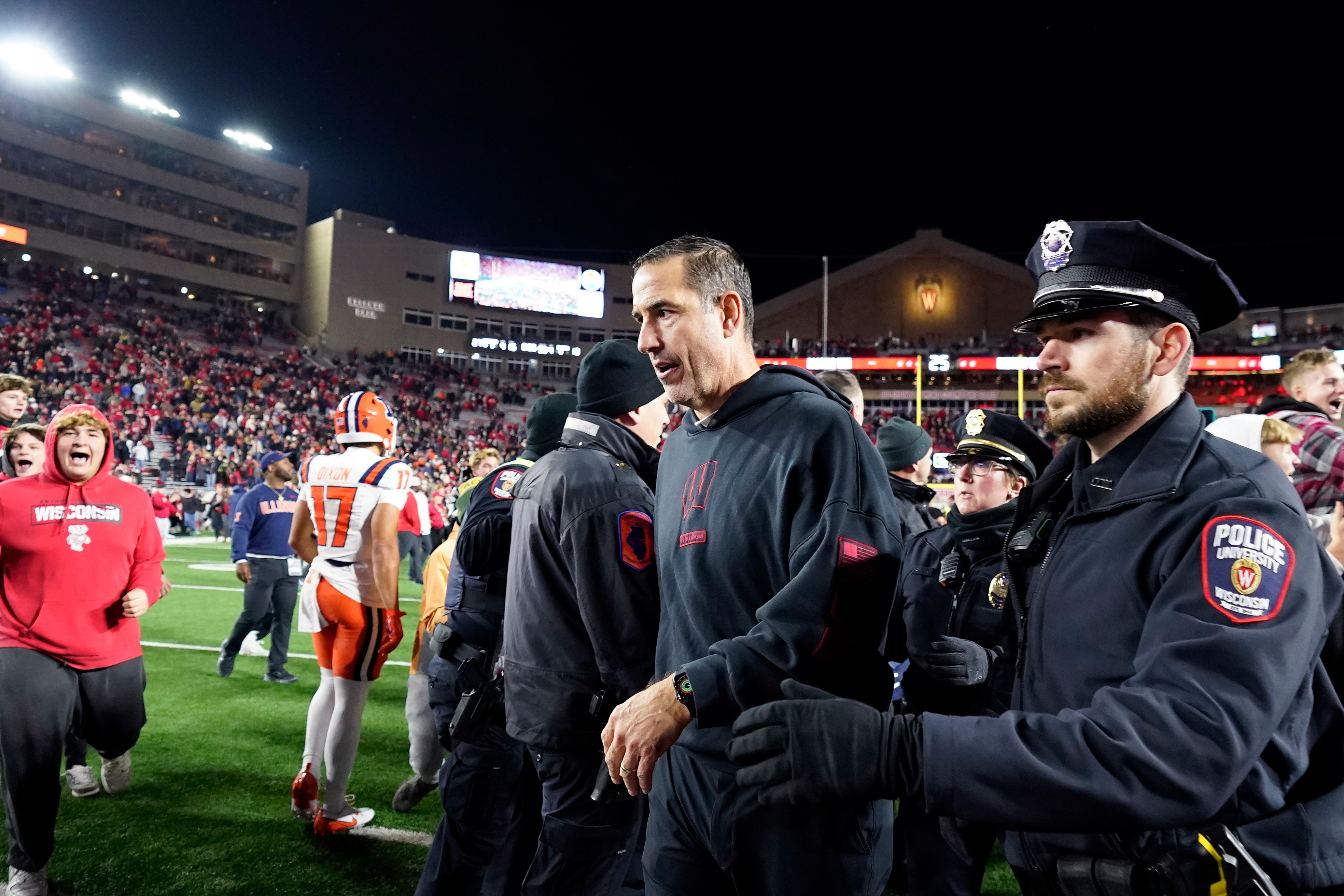 Badgers hiring rival position coach to fill vacancy