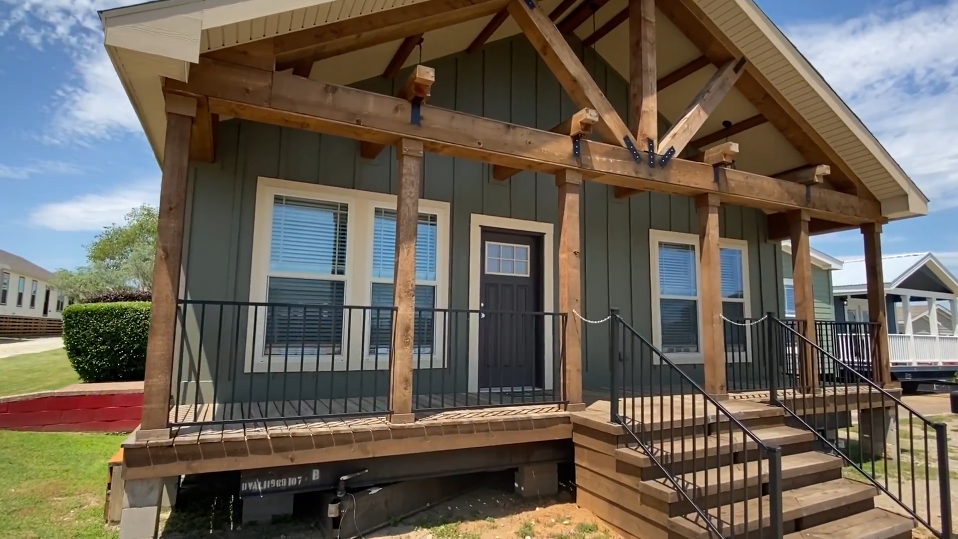 Mossy Oak by Deer Valley Homebuilders | 3 bed, 2 bath mobile house tour