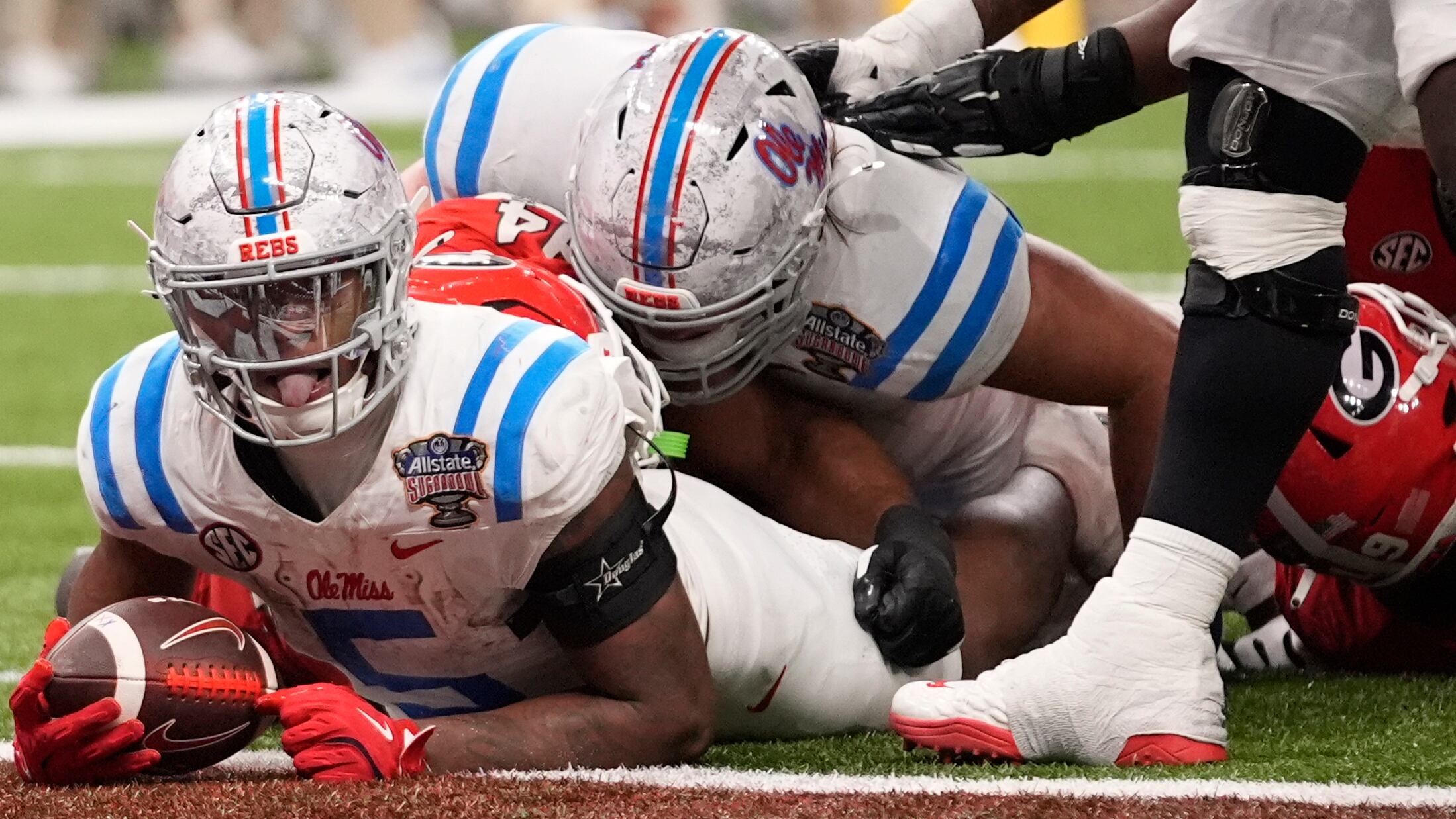 After 30 combined fourth-quarter points, Ole Miss upsets Georgia in ...