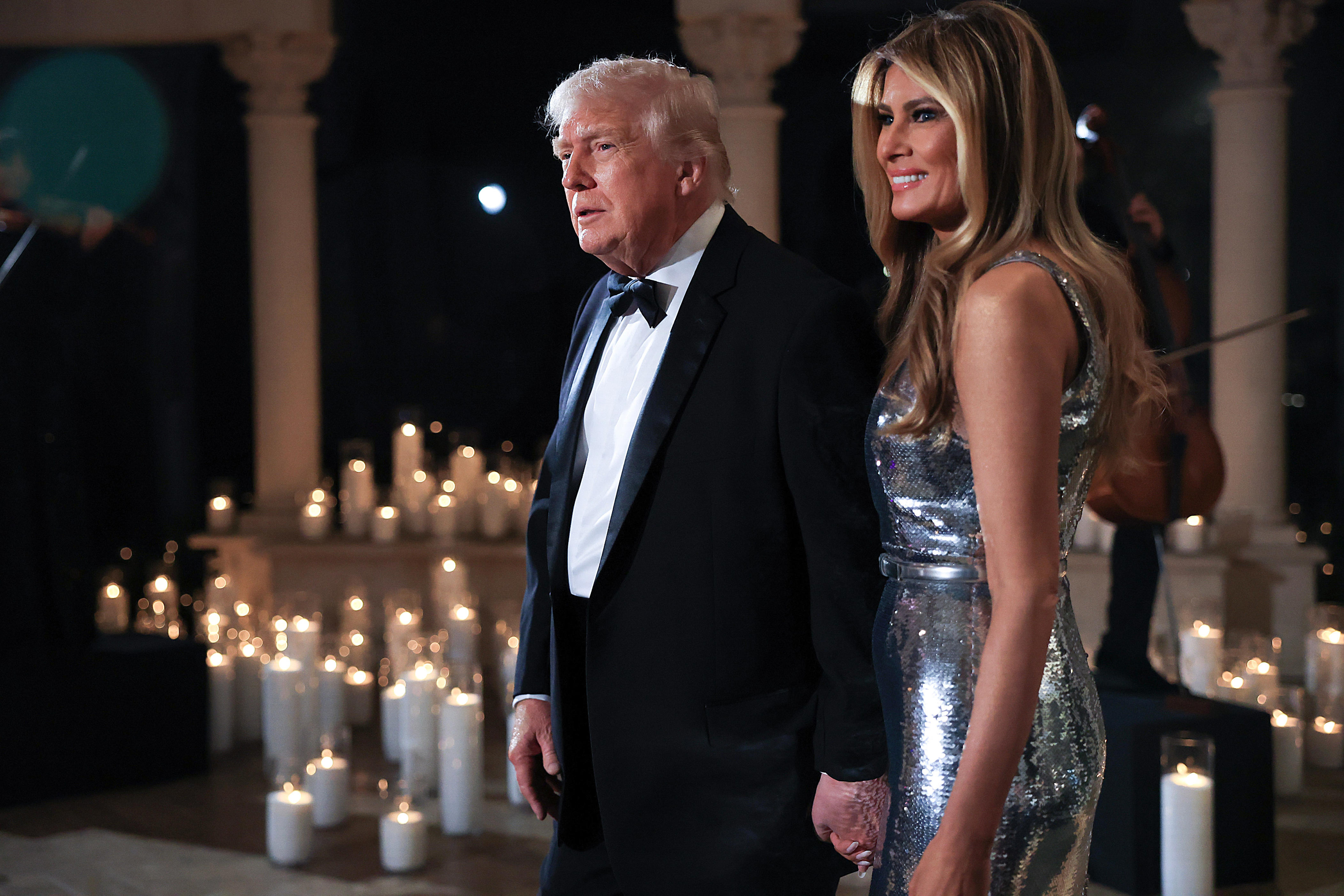 How tall is Donald Trump's family? NYE pics show heads above the crowd