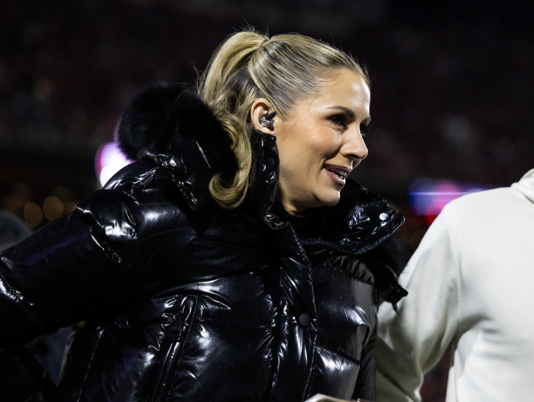 Laura Rutledge wins over fans with 'NFL Live' outfit today