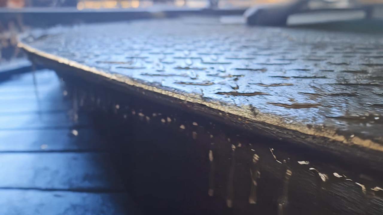 Leak testing under real working conditions