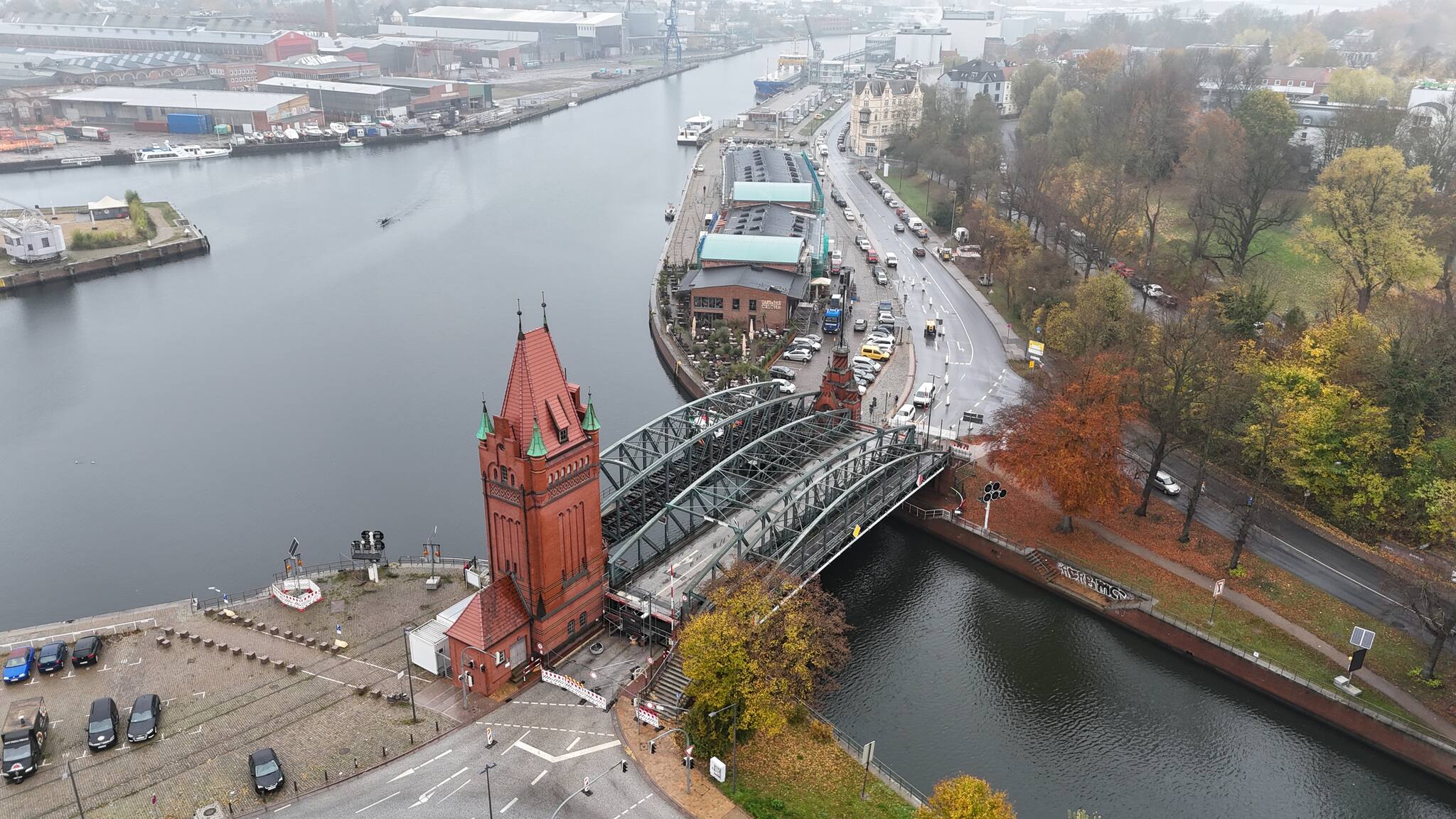 Gesperrte Hubbrücke in Lübeck: Bauarbeiten sollen 2026 beginnen
