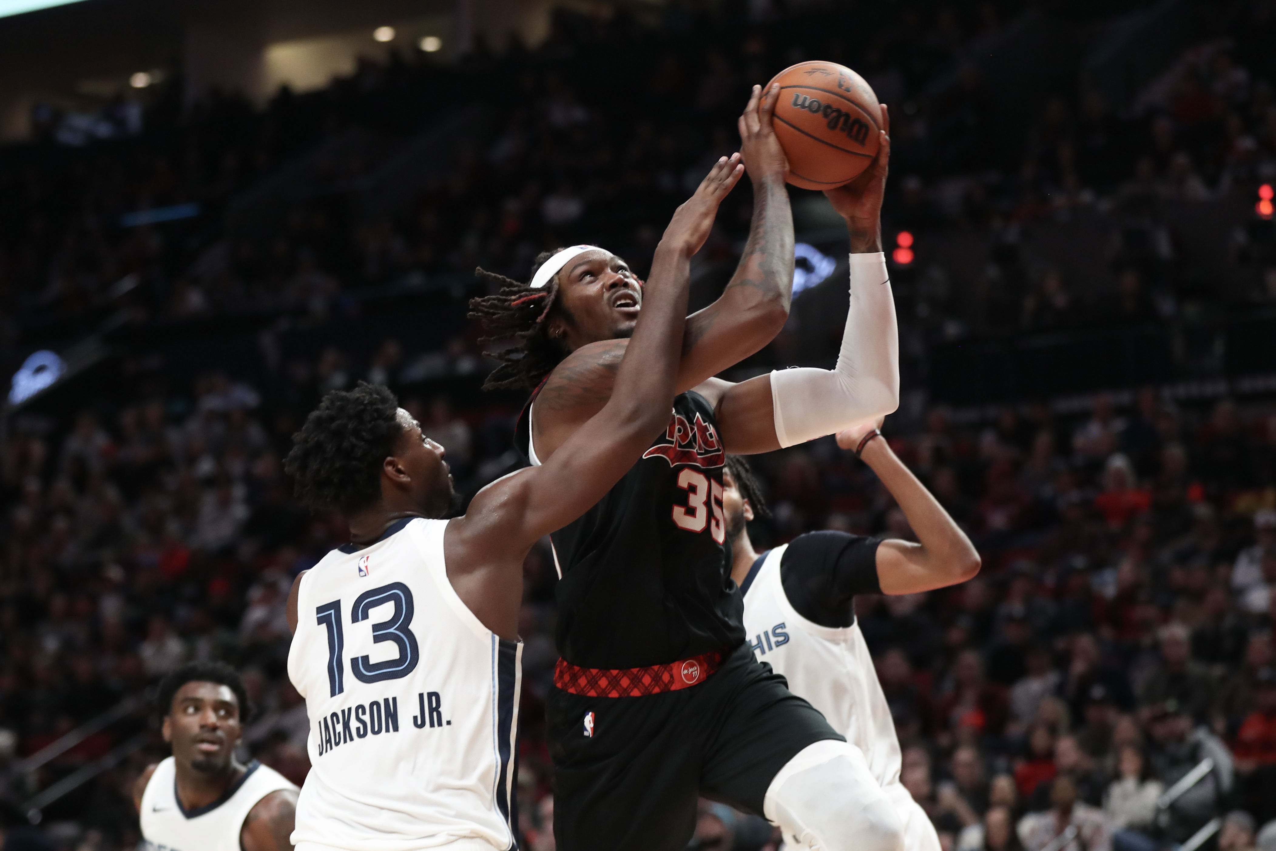 Lakers could add former All-Defensive center as trade deadline approaches