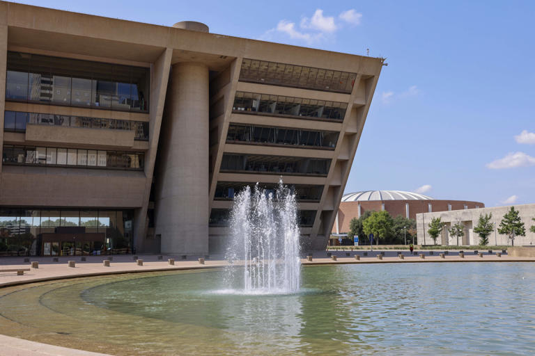 Dallas City Hall relocation supporters push back on architects’ findings