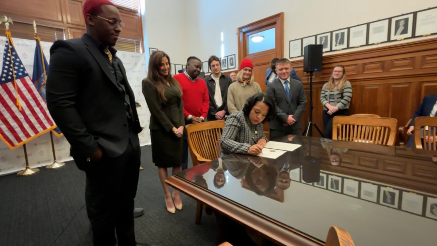 Mayor Applyrs signs first executive order to bring fun back to Albany