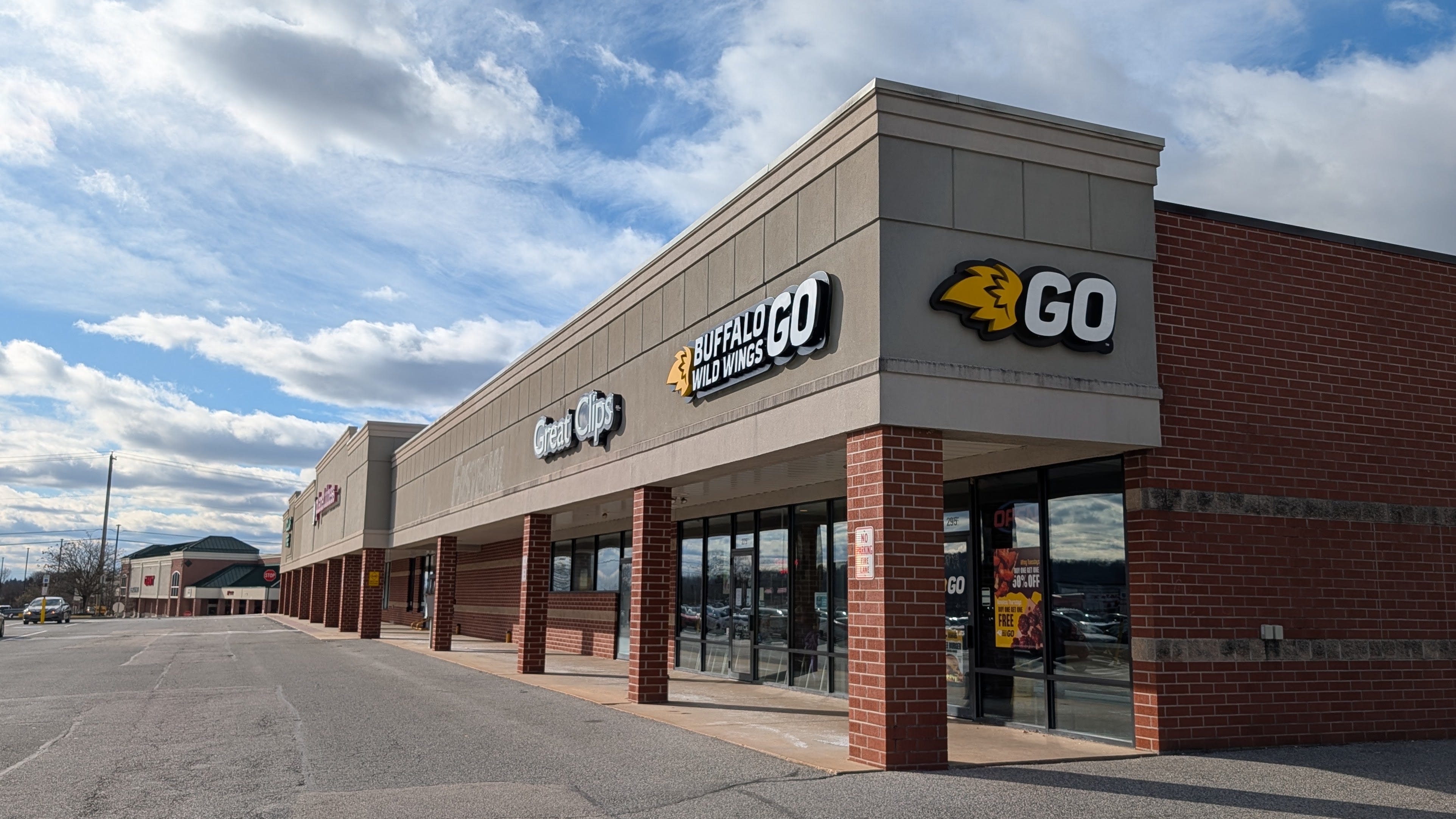 Buffalo Wild Wings GO opens in Manchester & vegan cafe to open in York