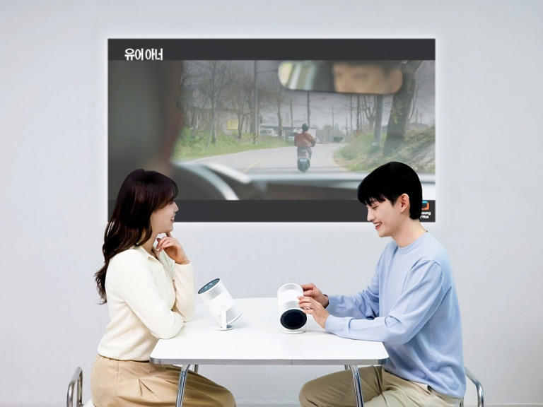 CES 26 > Samsung The Freestyle+ : projecteur nomade IA pour une image ...