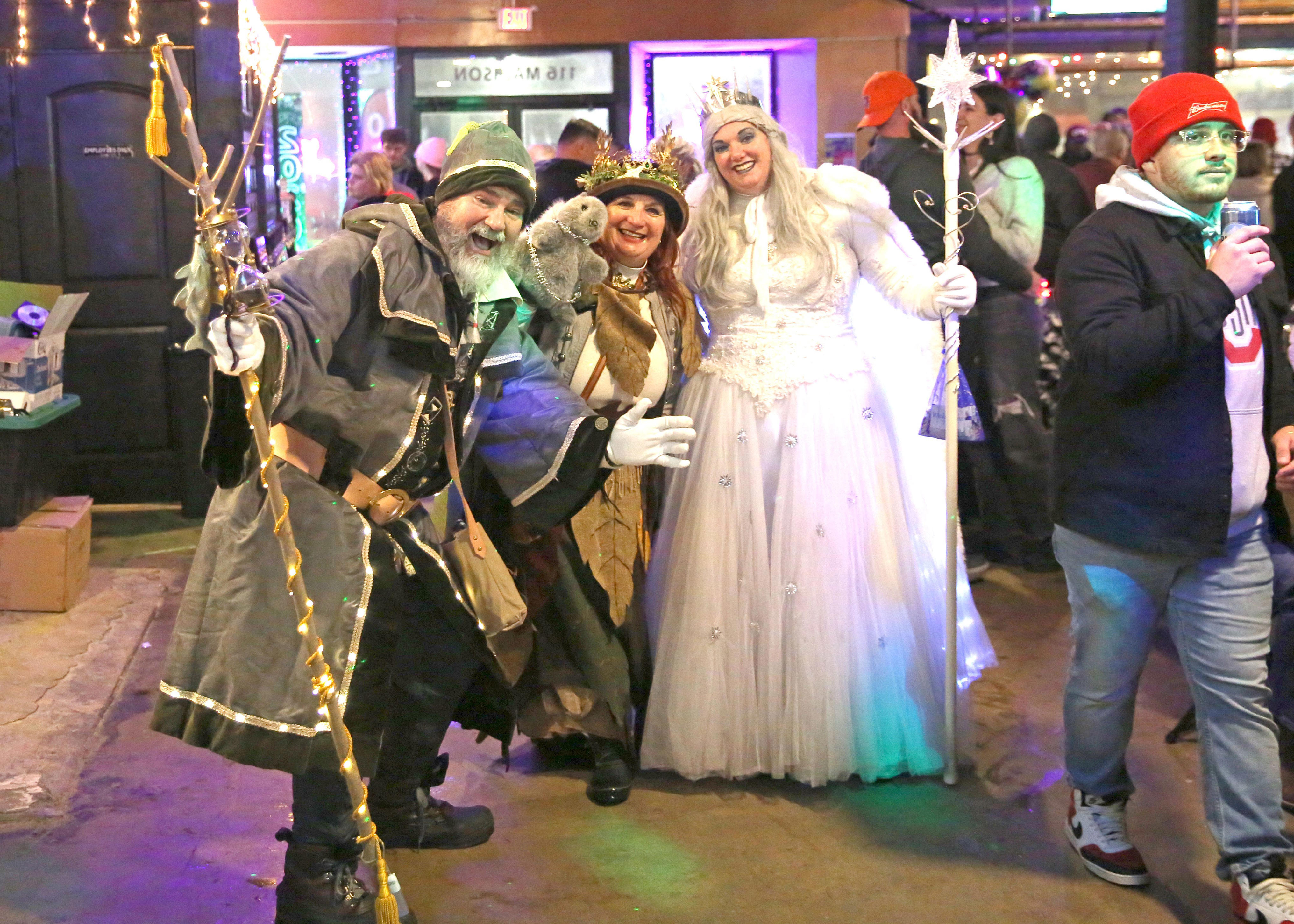 Thousands of partiers watch Wylie Walleye drop for 2026