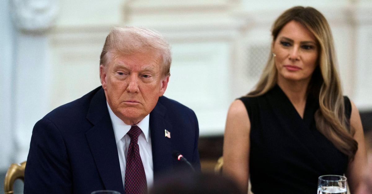 Did Donald and Melania Trump kiss on the lips to celebrate the new year ...