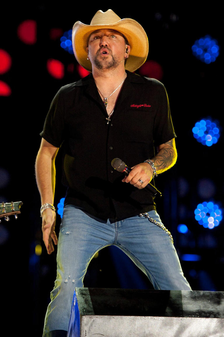Jason Aldean performs controversial song during NYE special despite ...