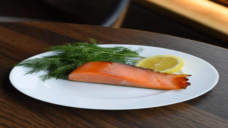 Is smoked salmon actually healthy? What experts say about the popular ...