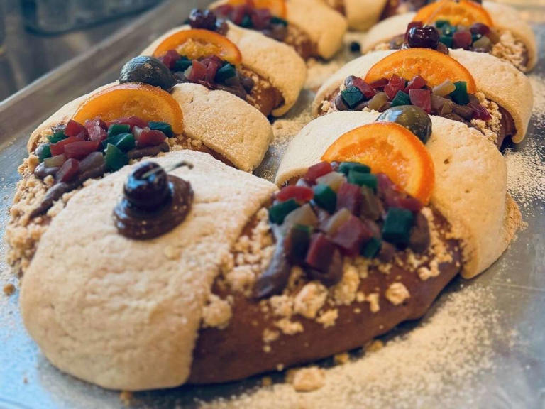 Three Kings' Day is approaching. Here's where to buy Rosca de Reyes to ...