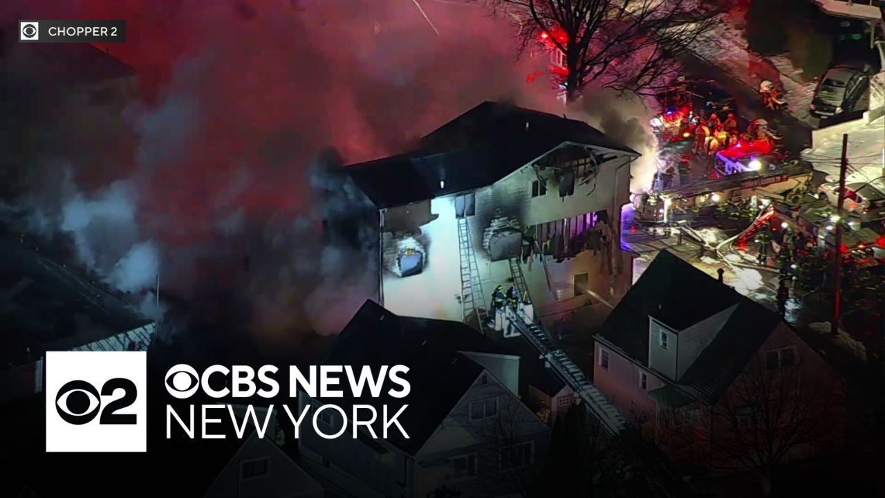 3 NYC firefighters hurt in raging house fire on Staten Island
