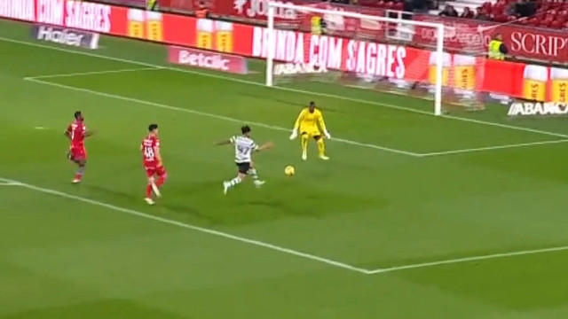 Deu 'galo' em Barcelos. Sporting trava no vermelho e FC Porto pode fugir