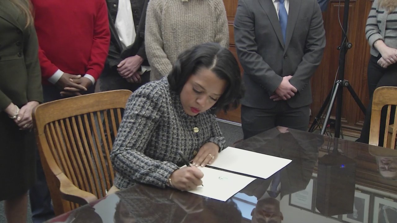 Mayor Applyrs signs first executive order to bring fun back to Albany