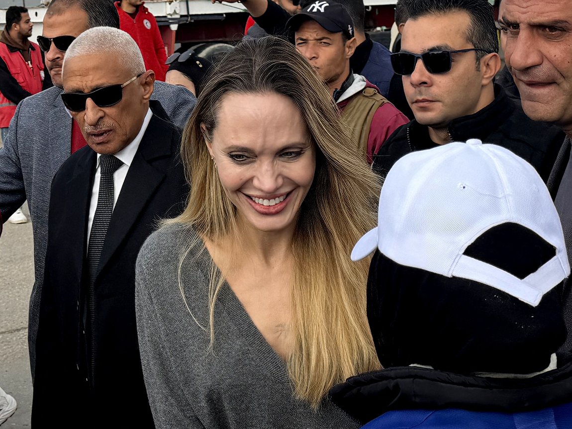 Angelina Jolie visits Rafah border crossing