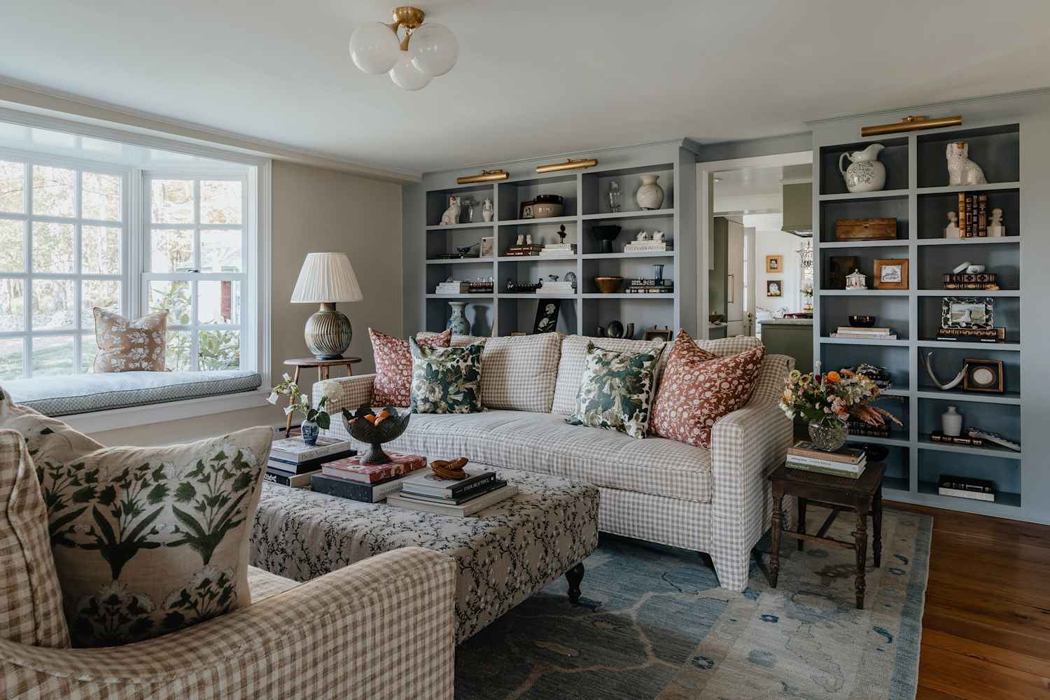 2026's coolest sofa trend is a nod to the '80s, baby!