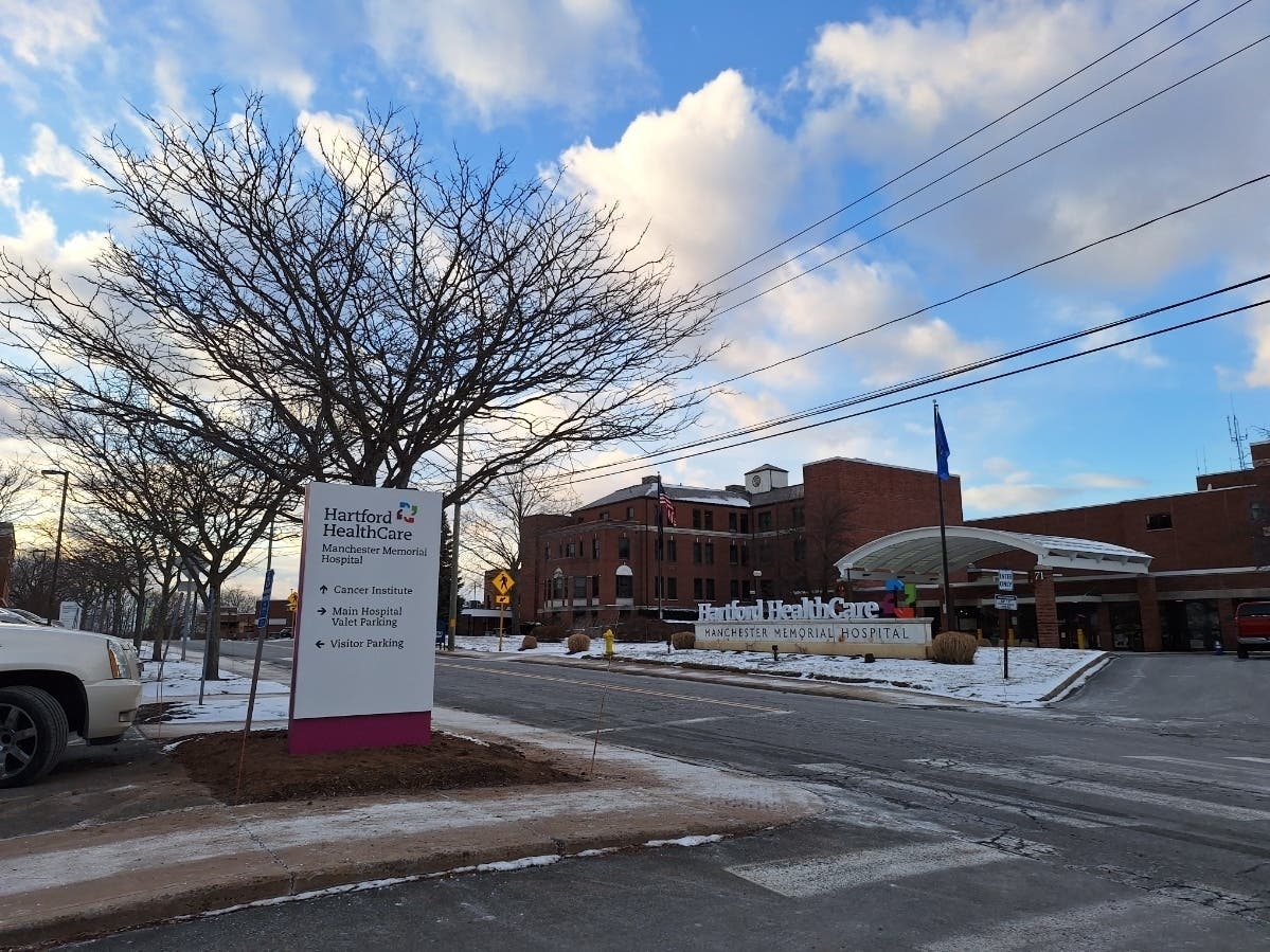 New signs showing Manchester Memorial Hospital-Hartford HealthCare ...