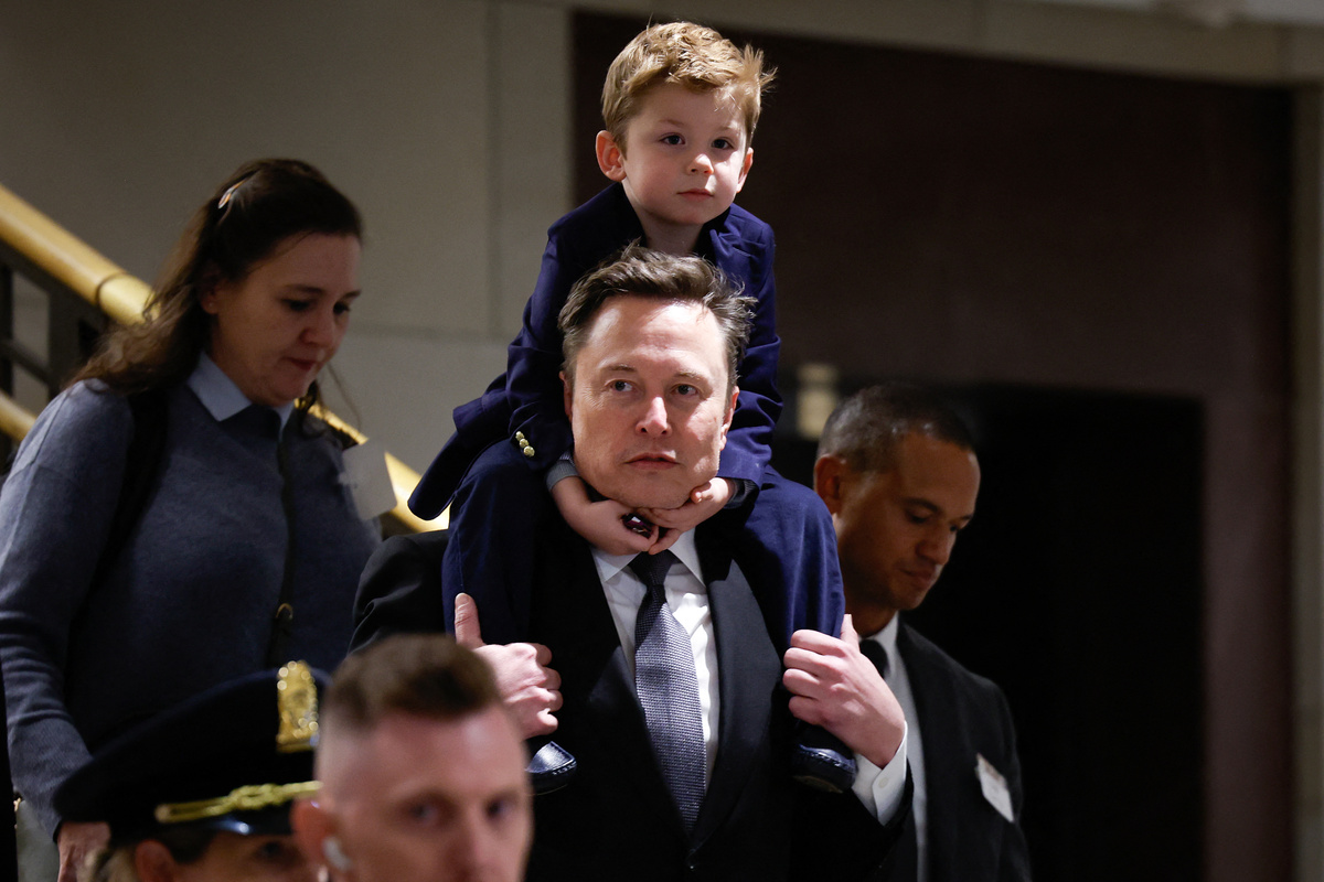 How Elon Musk made Vivek Ramaswamy DOGE's first major cut