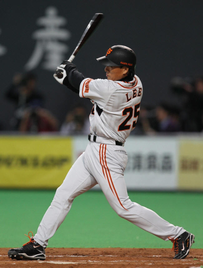 Now, coach Lee Seung-yeop and the head coach are happy that they came ...