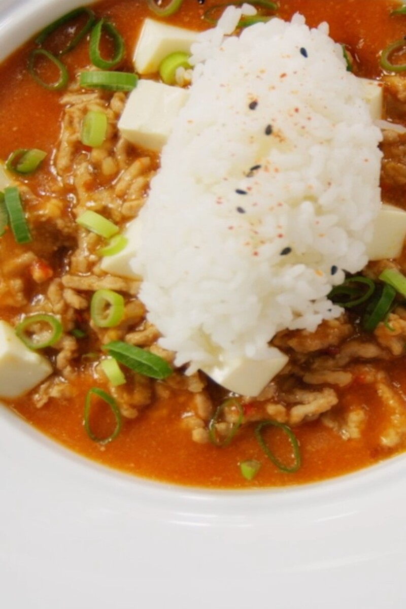 Japanischer Mapo-Tofu mit pikanter Schweinefleischsauce