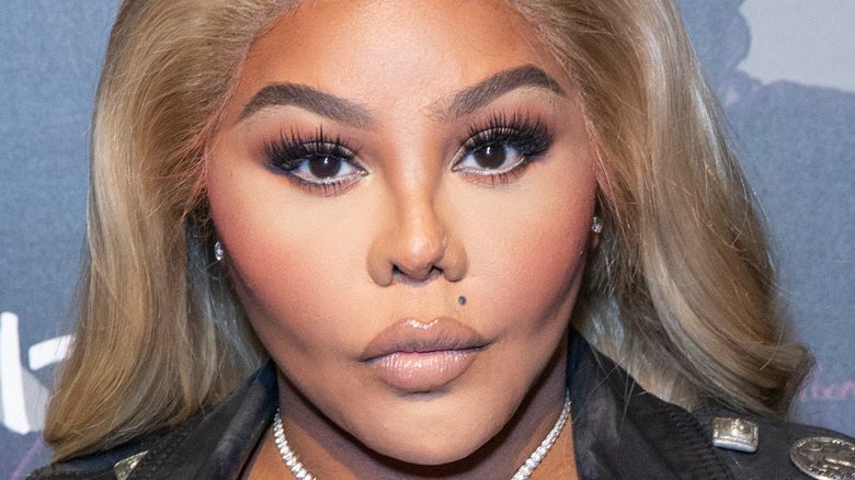 What Lil' Kim really looks like underneath all that makeup