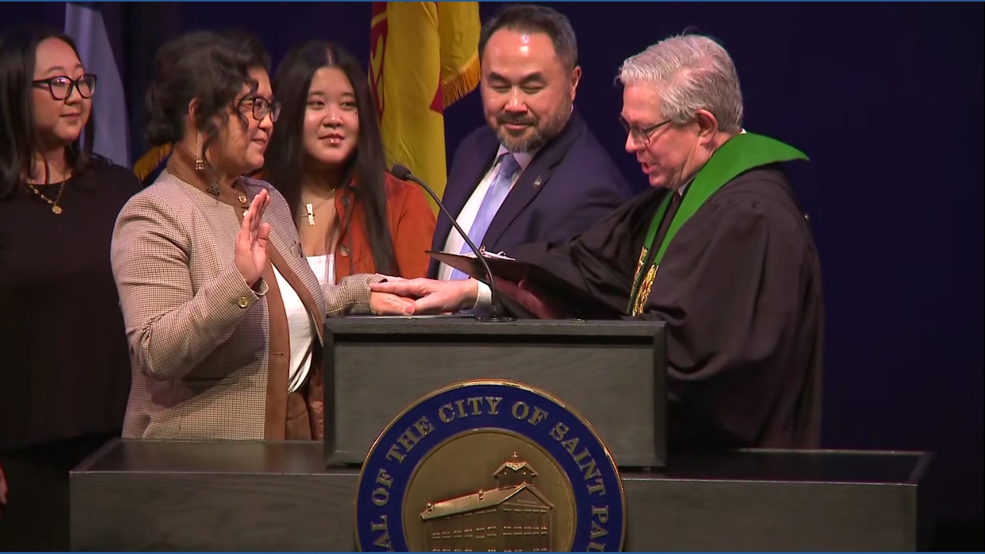 Inauguration: Kaohly Her sworn in as mayor of Saint Paul