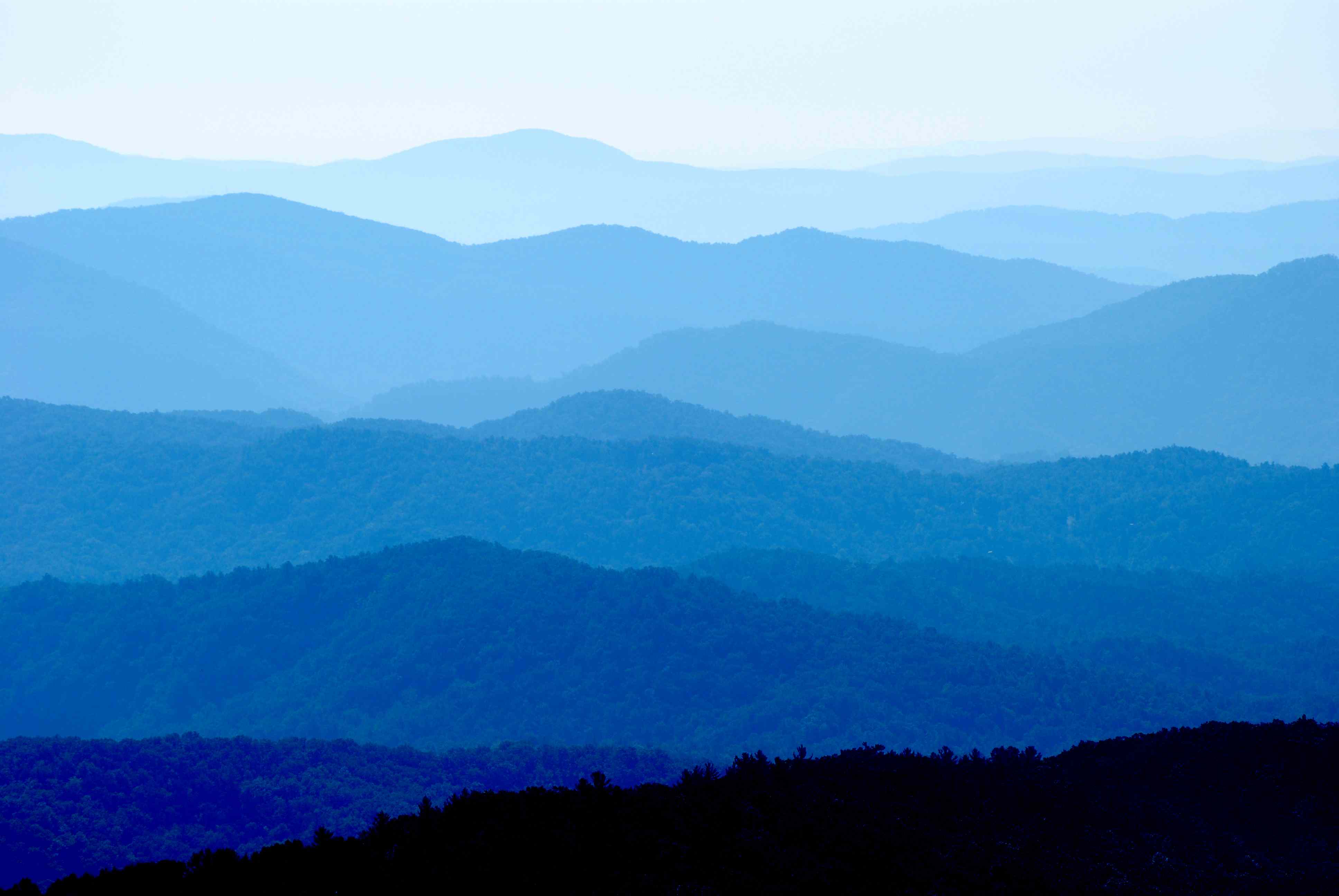 Why are the Blue Ridge Mountains blue?