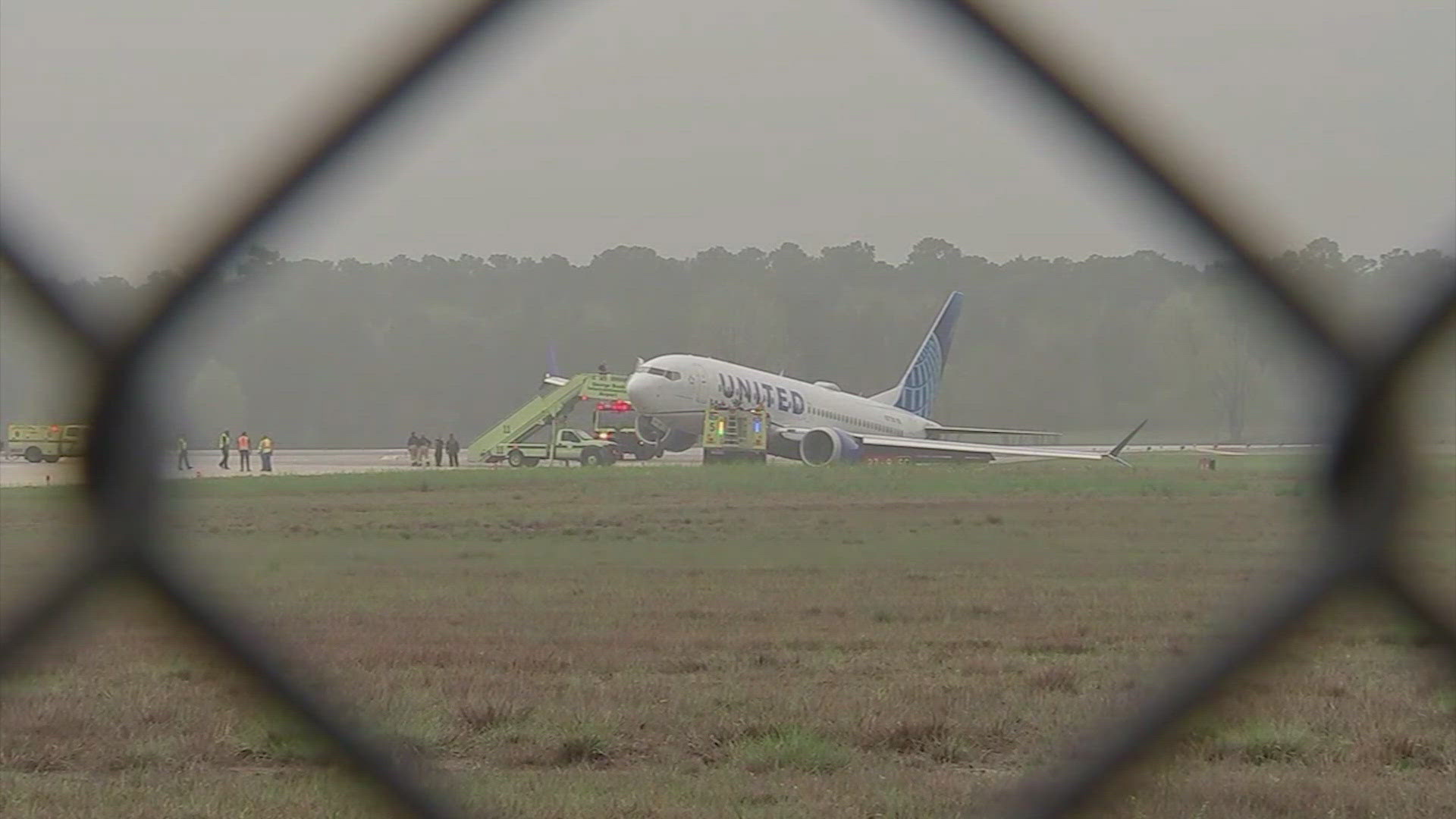 NTSB report explains how United Airlines flight veered into grass at ...