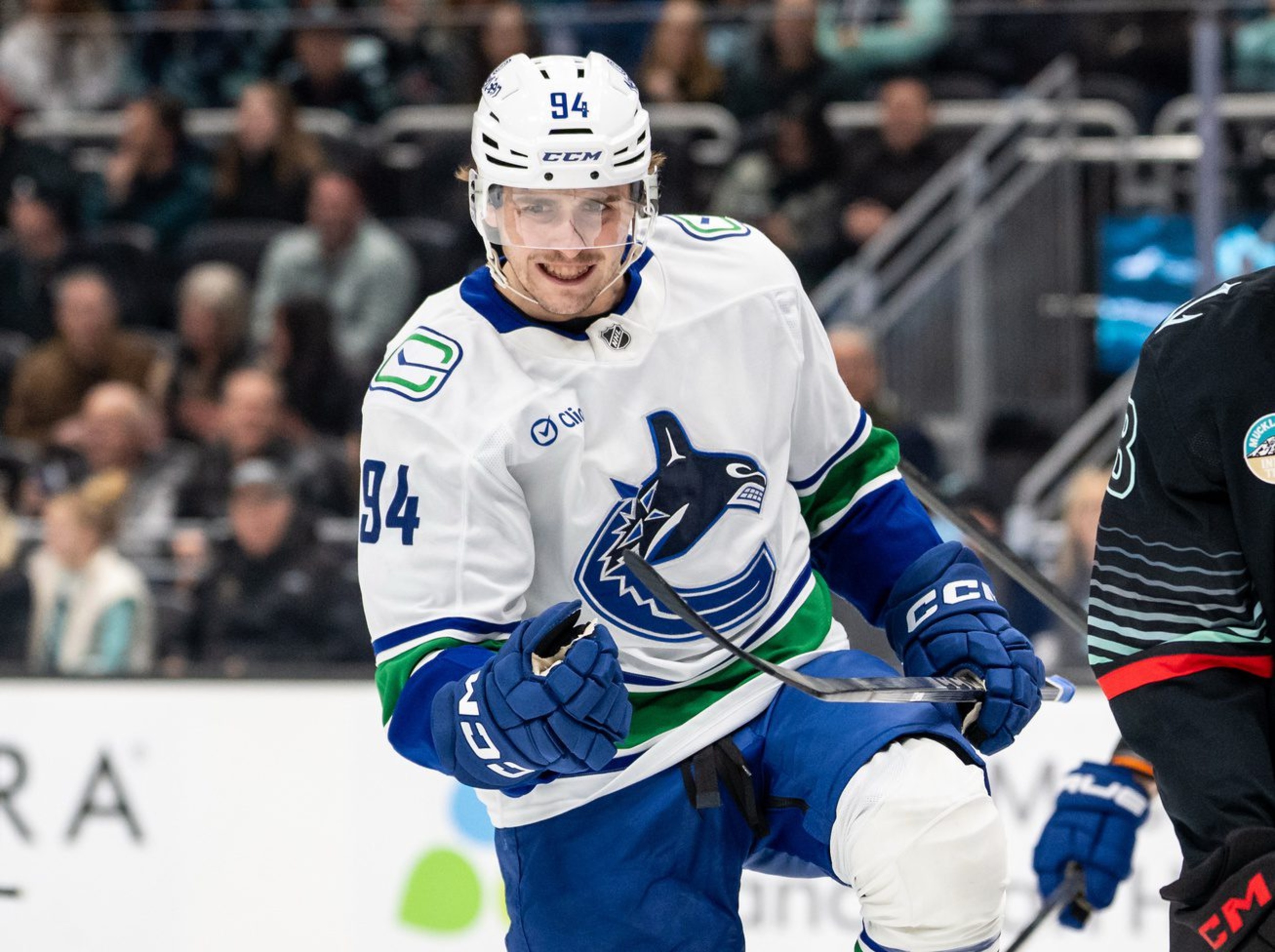 Canucks sign Linus Karlsson to two-year extension