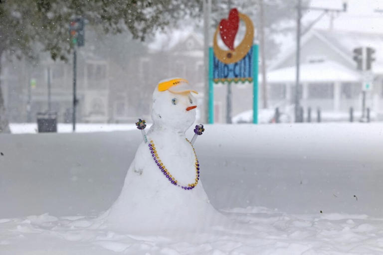 Rare snow socks New Orleans as Arctic blast chills large swaths of the US