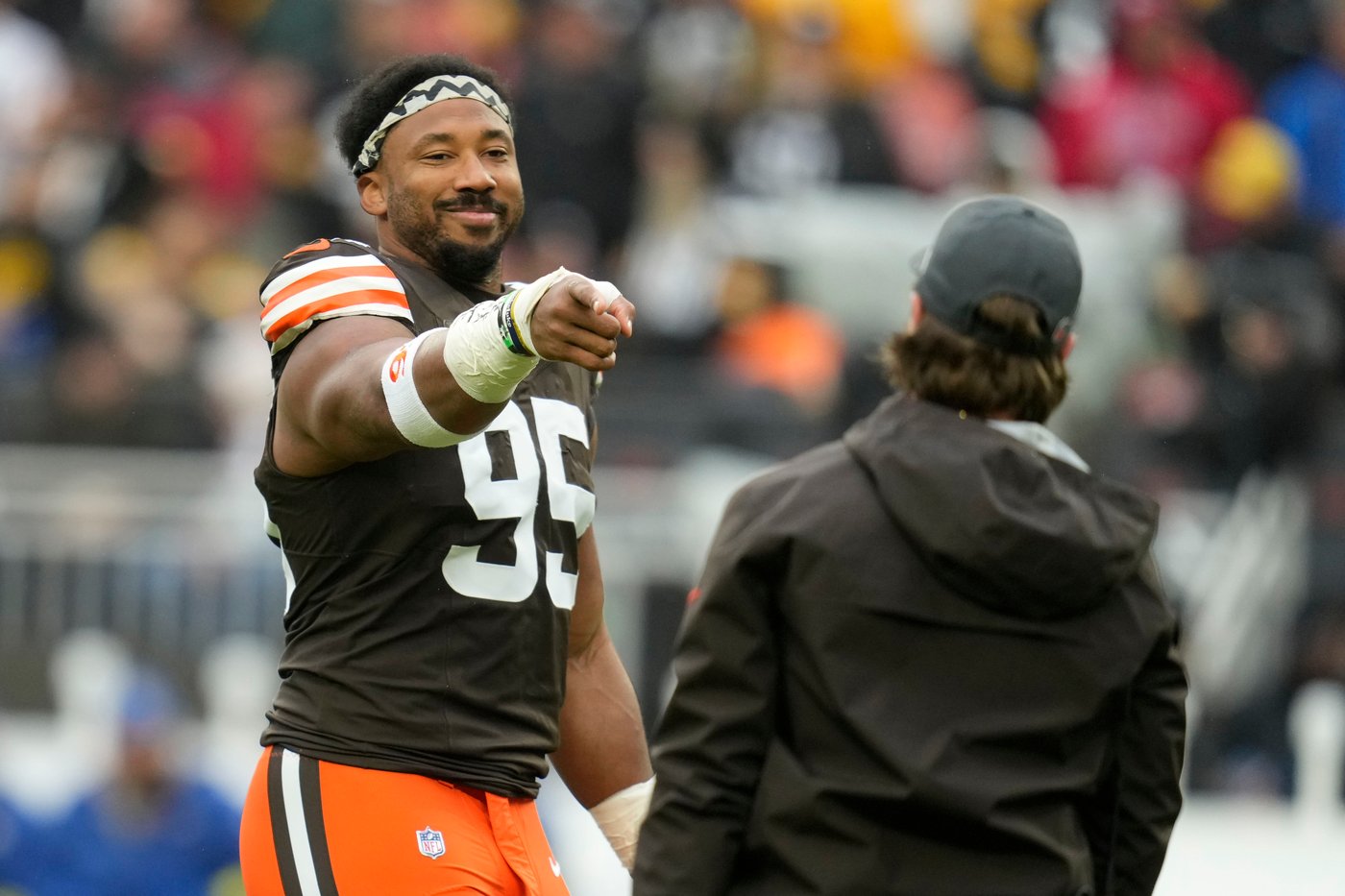 Browns' Myles Garrett will try to break NFL sacks record in finale ...