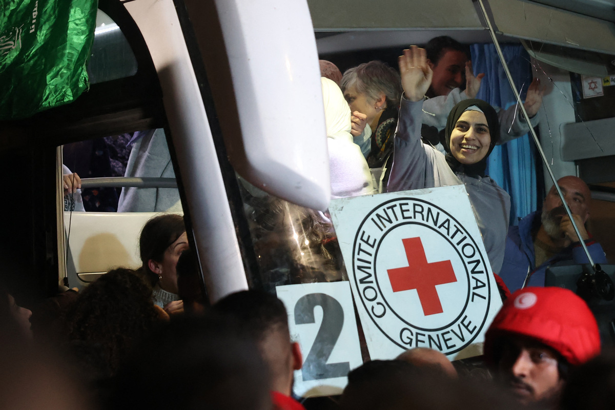 Dozens of Palestinian prisoners freed on first Gaza truce exchange