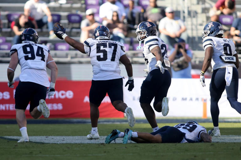 Rice safety Daveon Hook carted off field in scary scene at Armed Forces ...