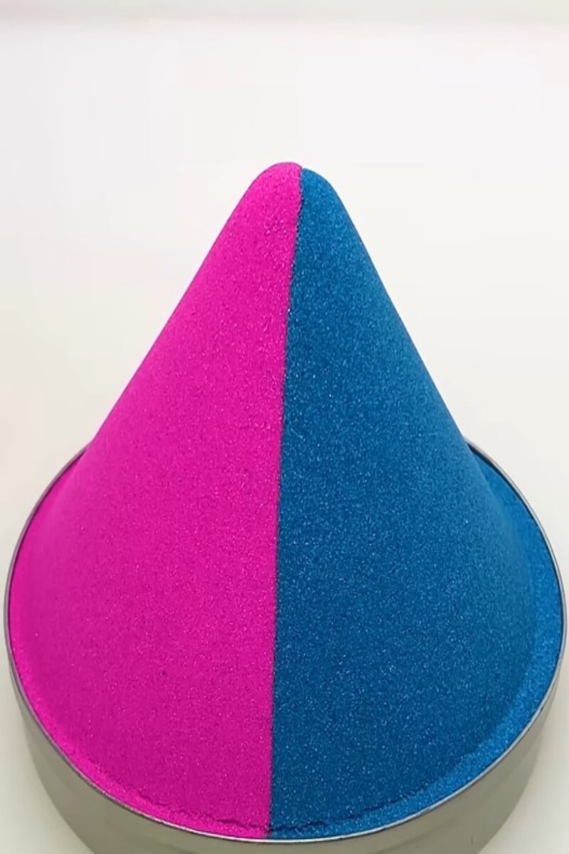 Split color sand cone