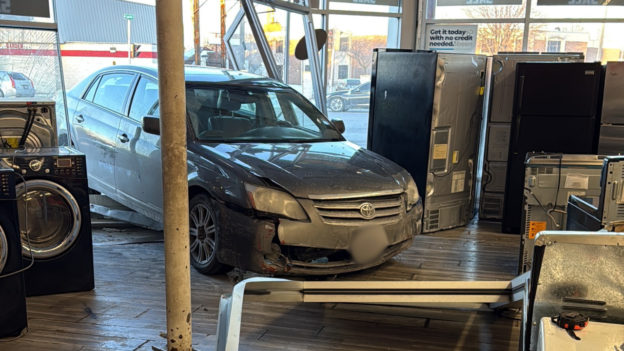 Car crashes through Milwaukee appliance store