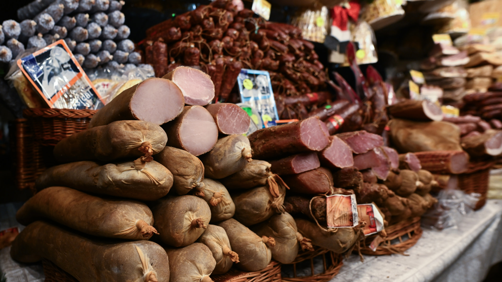 Florida man arrested after naked meat market robbery - wearing only a mask