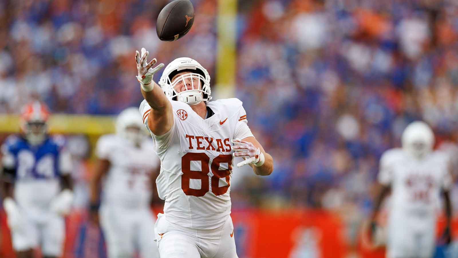 Texas star and Arch Manning weapon declares for 2026 NFL draft