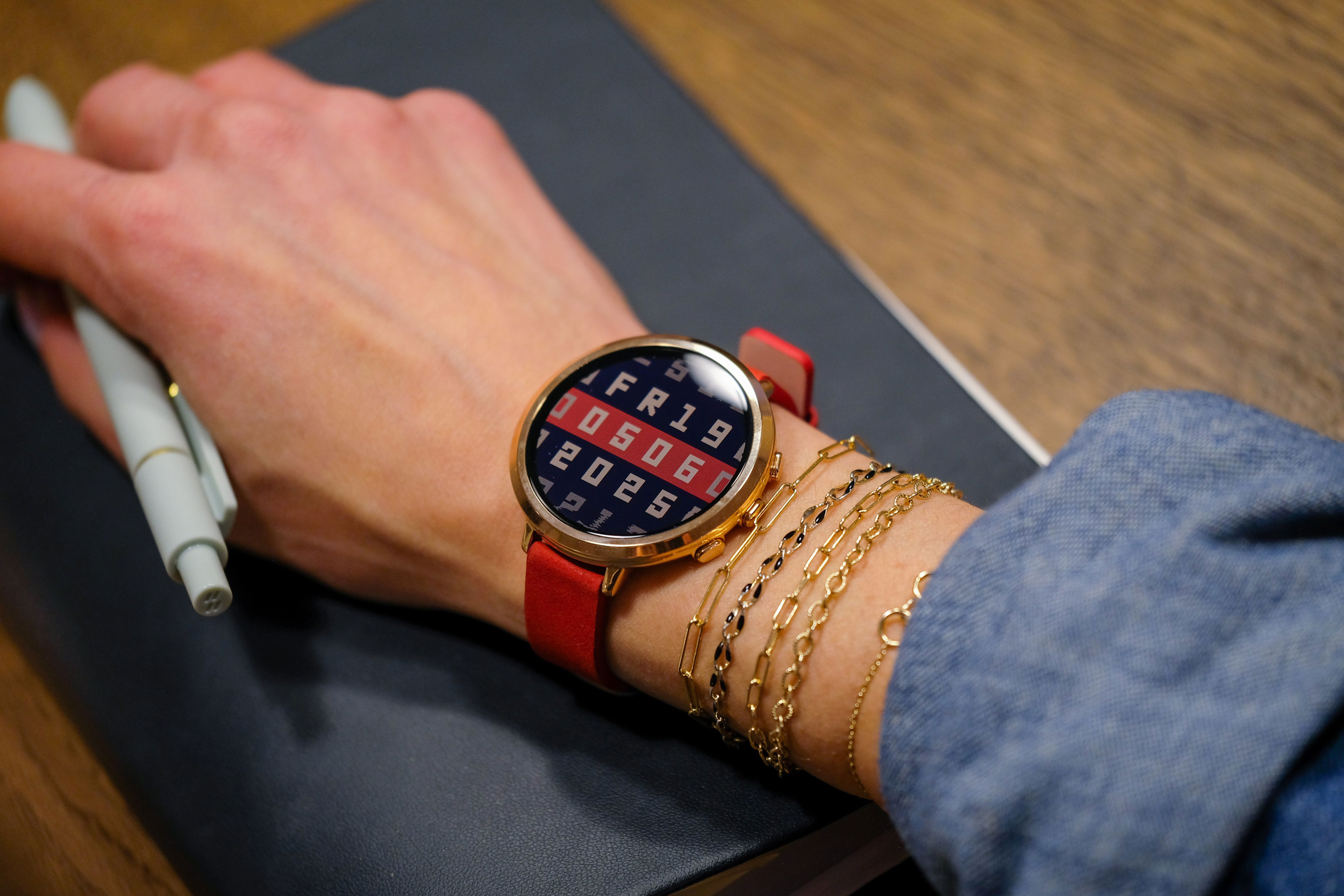 Pebble’s iconic round watch is back (and better)