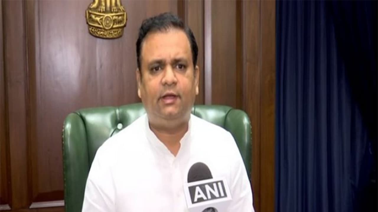 Congress alleges Speaker Narvekar misused office in BMC polls; seeks action