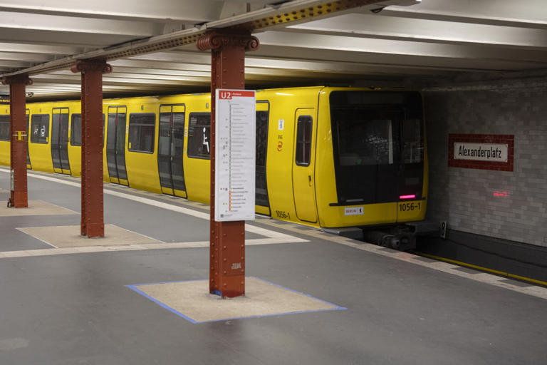 Achtung, BVG-Fahrgäste! Verdi ruft für Montag zum ganztägigen ...