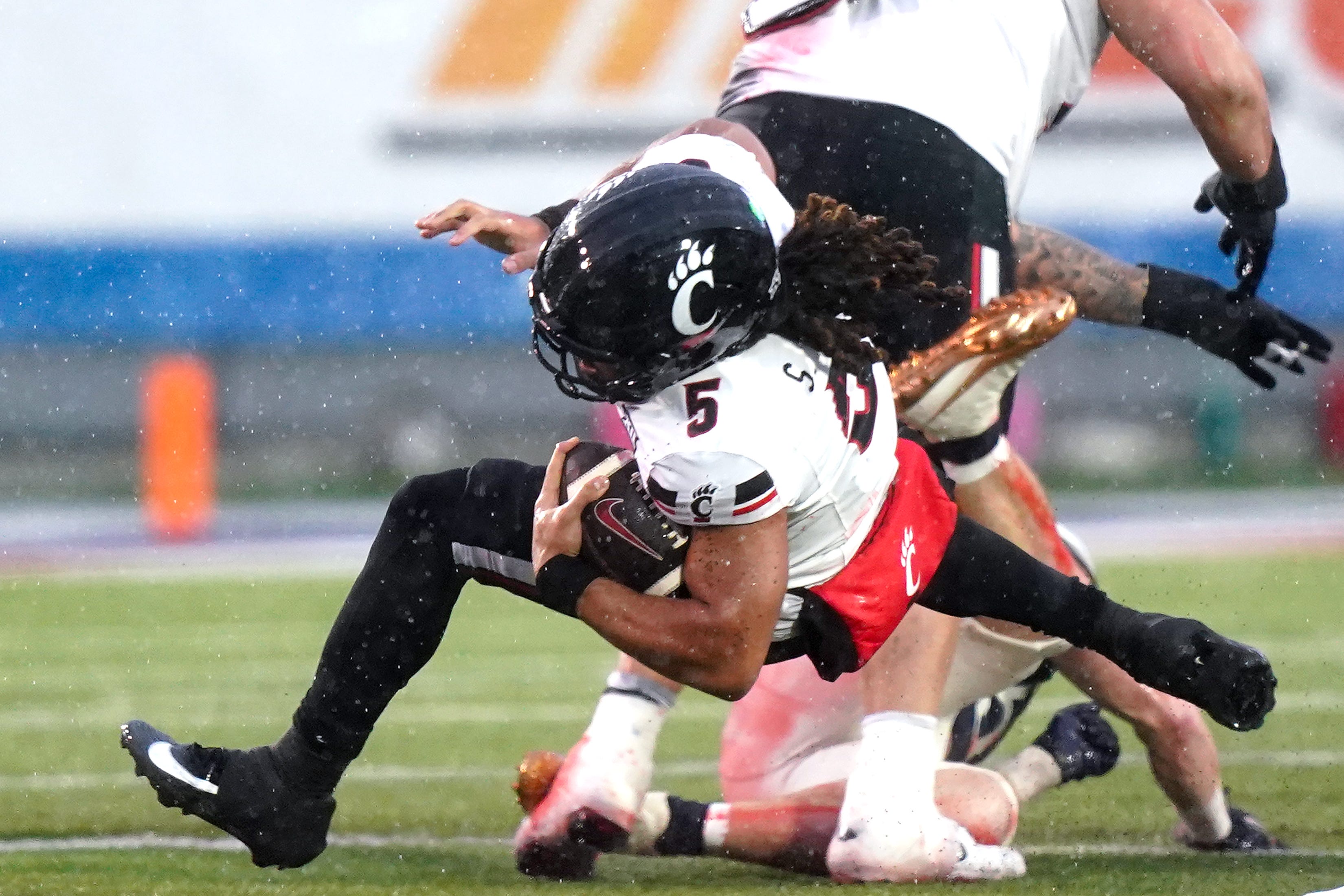Cincinnati Bearcats fall to Navy in AutoZone Liberty Bowl / Replay