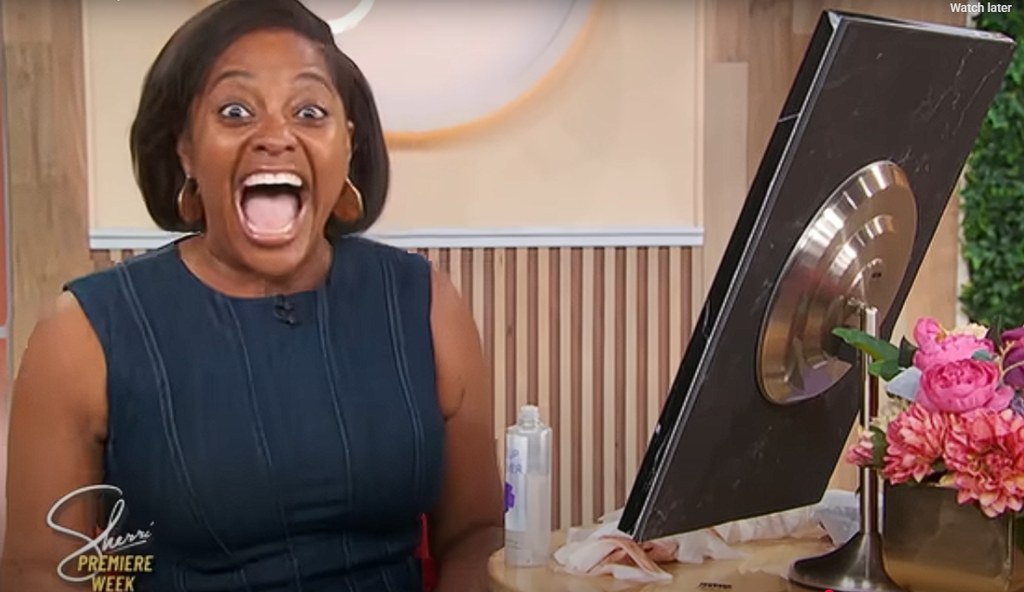 Sherri Shepherd removes makeup on live TV in moment you have to see